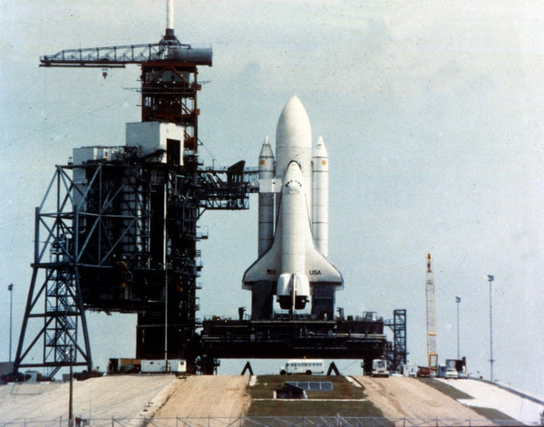 Space Shuttle Orbiter on launch pad on launch pad, Kennedy Space Center ...